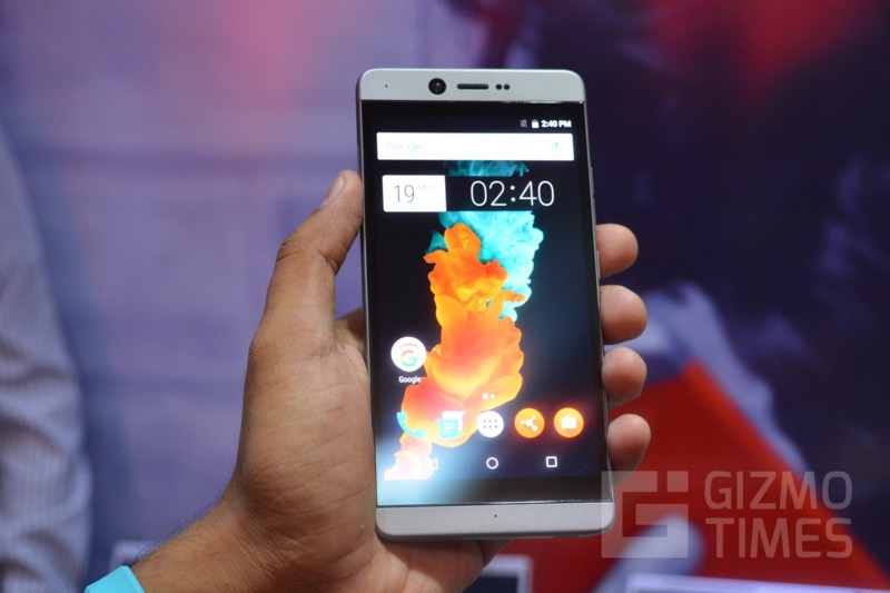 Smartron tPhone Front - Gizmo Times