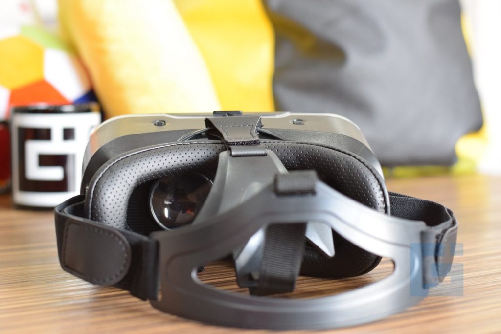 AuraVR Pro VR Headset Review (with Bluetooth VR Controller)