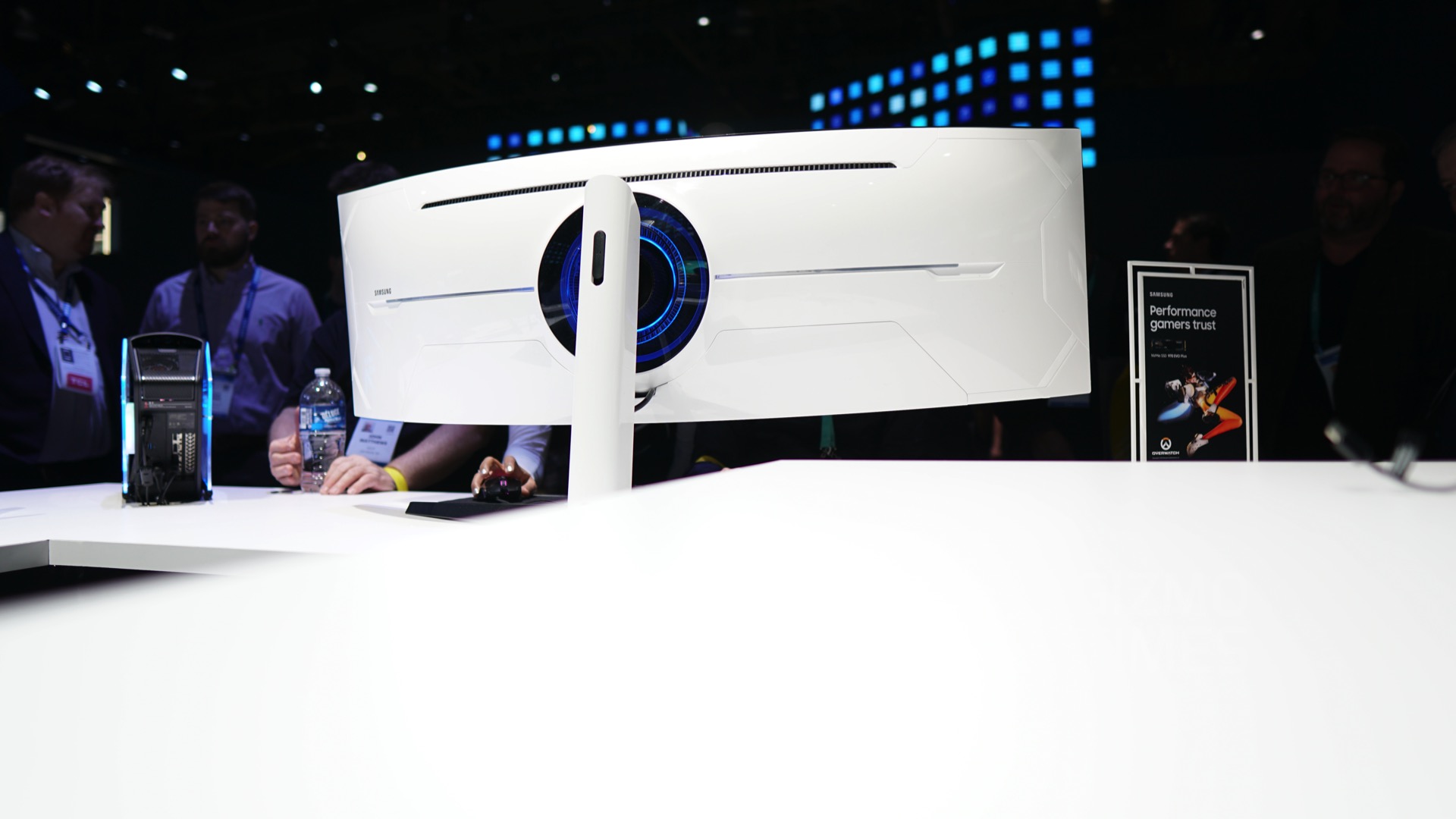 Samsung Odyssey G9 Hands-on at CES 2020 - Changes the way you game!